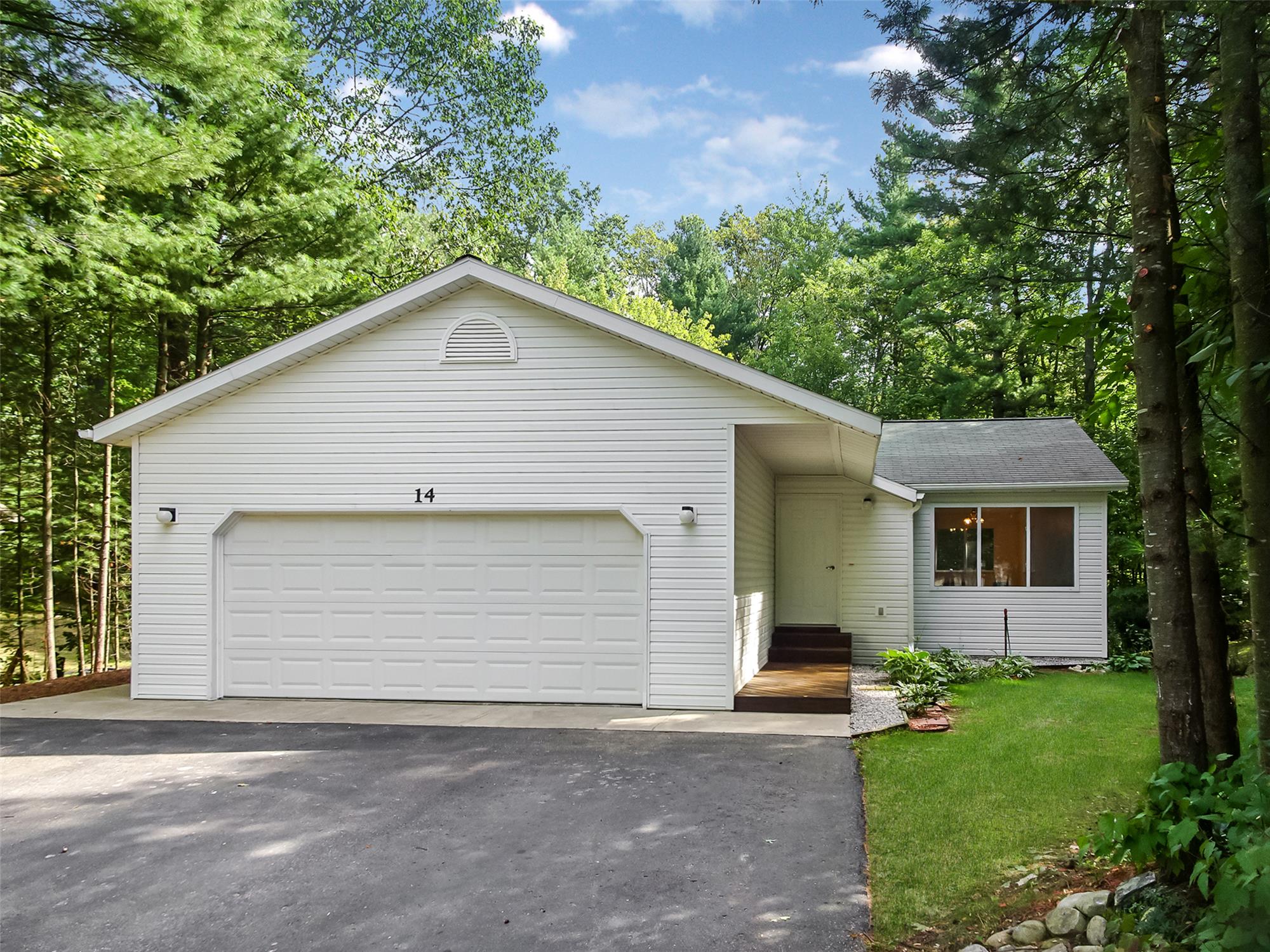 14 Tibbets Lake Ln, Traverse City, MI 49696 | MLS# 1867710 By Ken ...