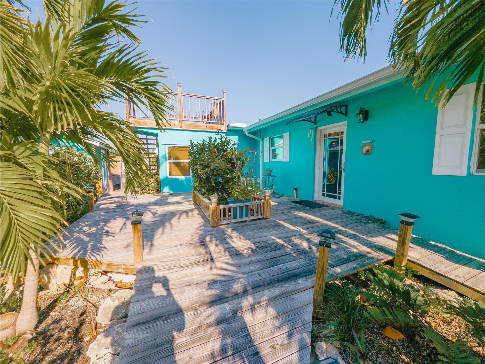715 CARIBBEAN Dr E, SUMMERLAND KEY, FL 33042 By Graciela Lozano