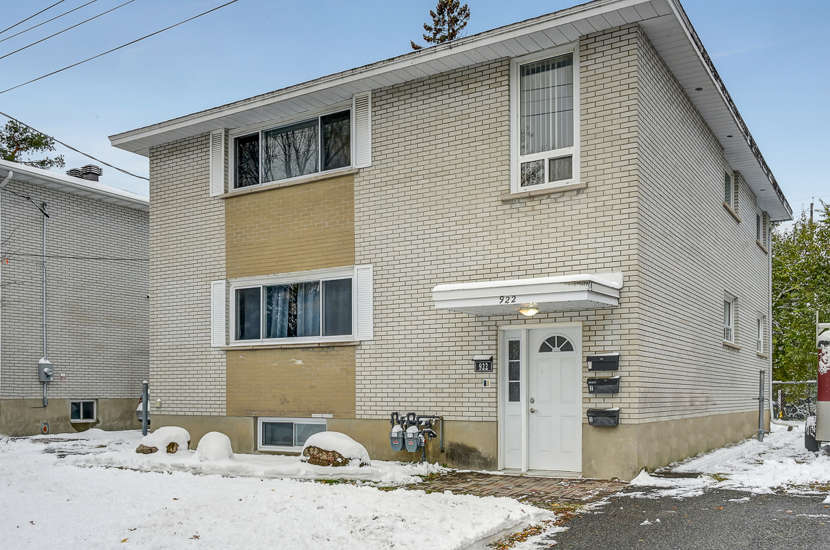 922 Pinewood Crescent, Britannia Heights, ON K2B 5Y4, Canada | MLS ...